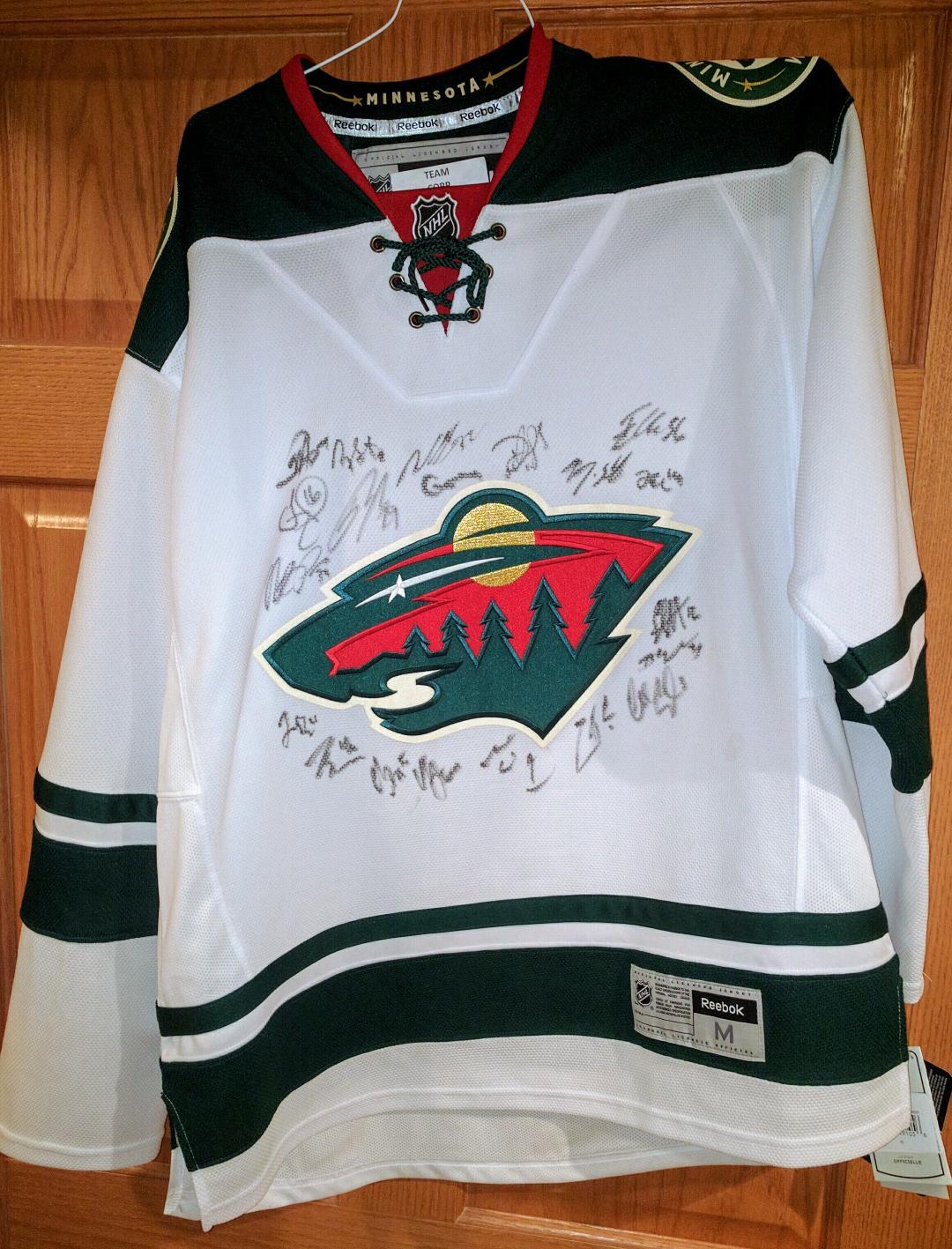 Minnesota Wild Jersey autographed by 2016/2017 Team